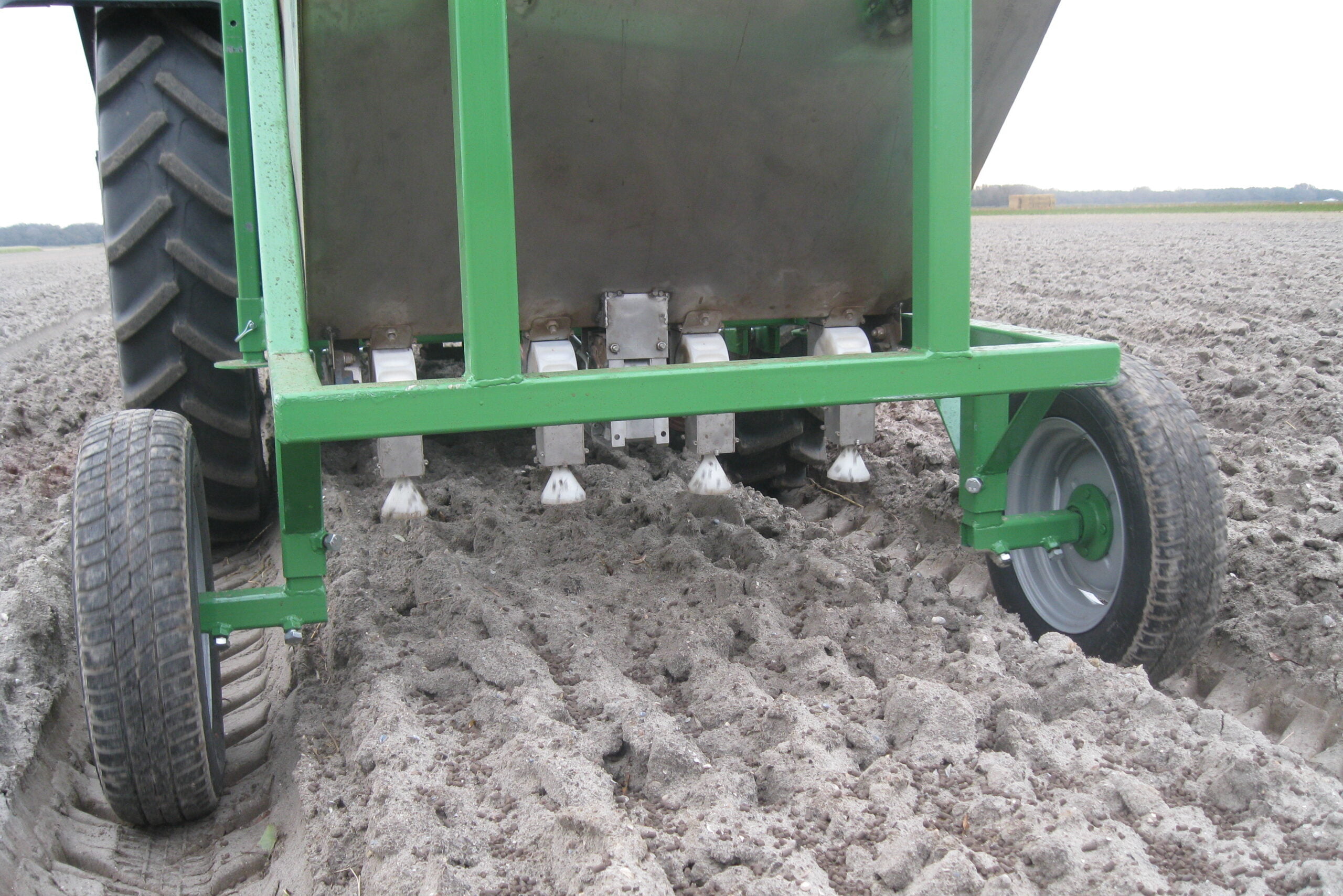 Row fertilizer applicator BBG - Basrijs